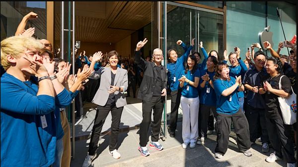 Từ Tesla đến Nike: Vì sao thương vụ mua cổ phiếu của Tim Cook đang tạo ...